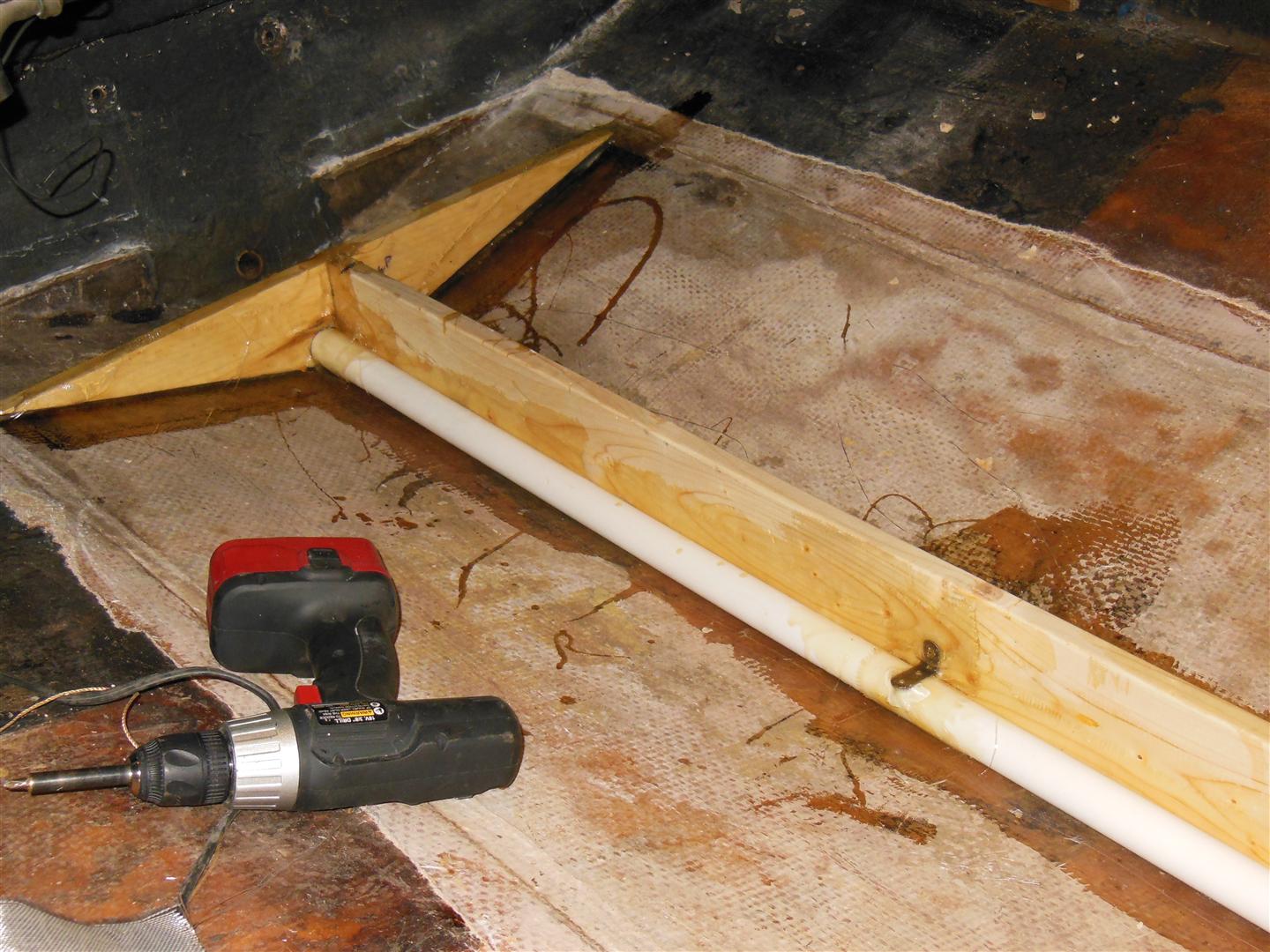 1979 Checkmate Trimate II: December 28th, 2012 - The Floor, Stringer