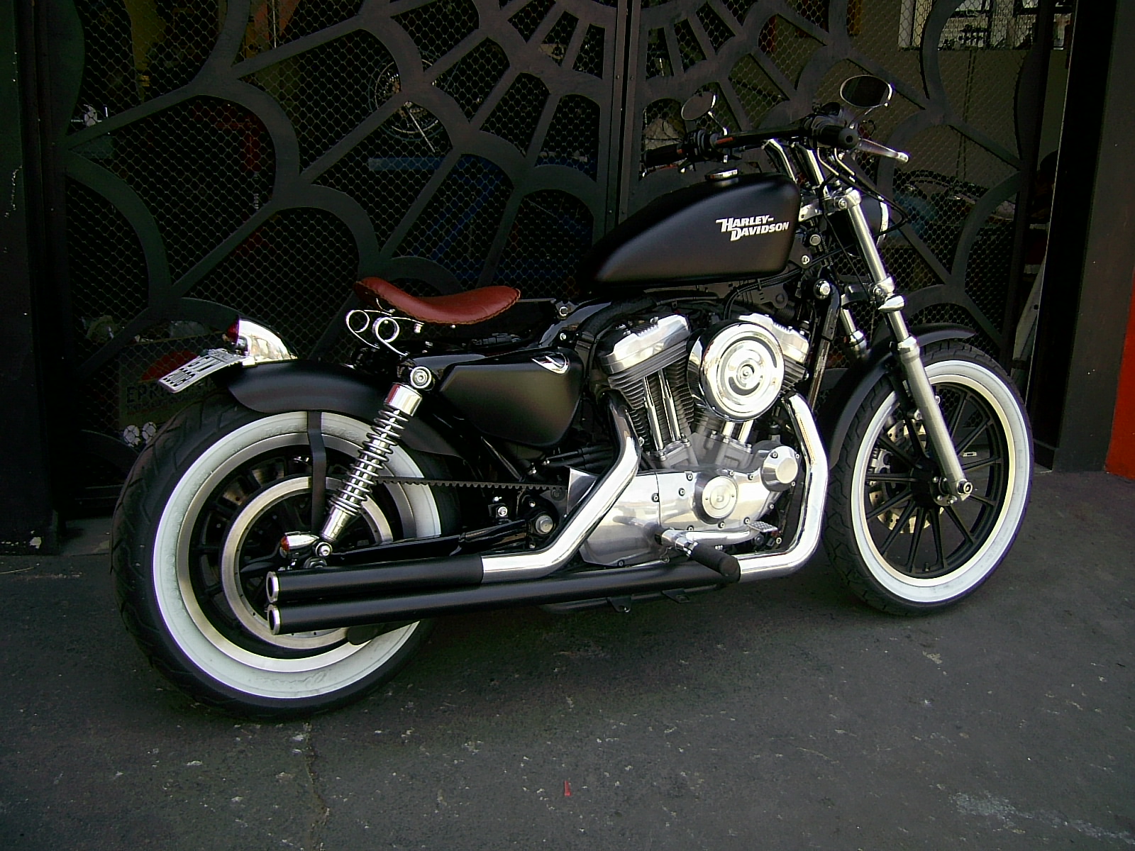 SOPHILE CHOPPERS: SPORTSTER 883 OLD SCHOOL