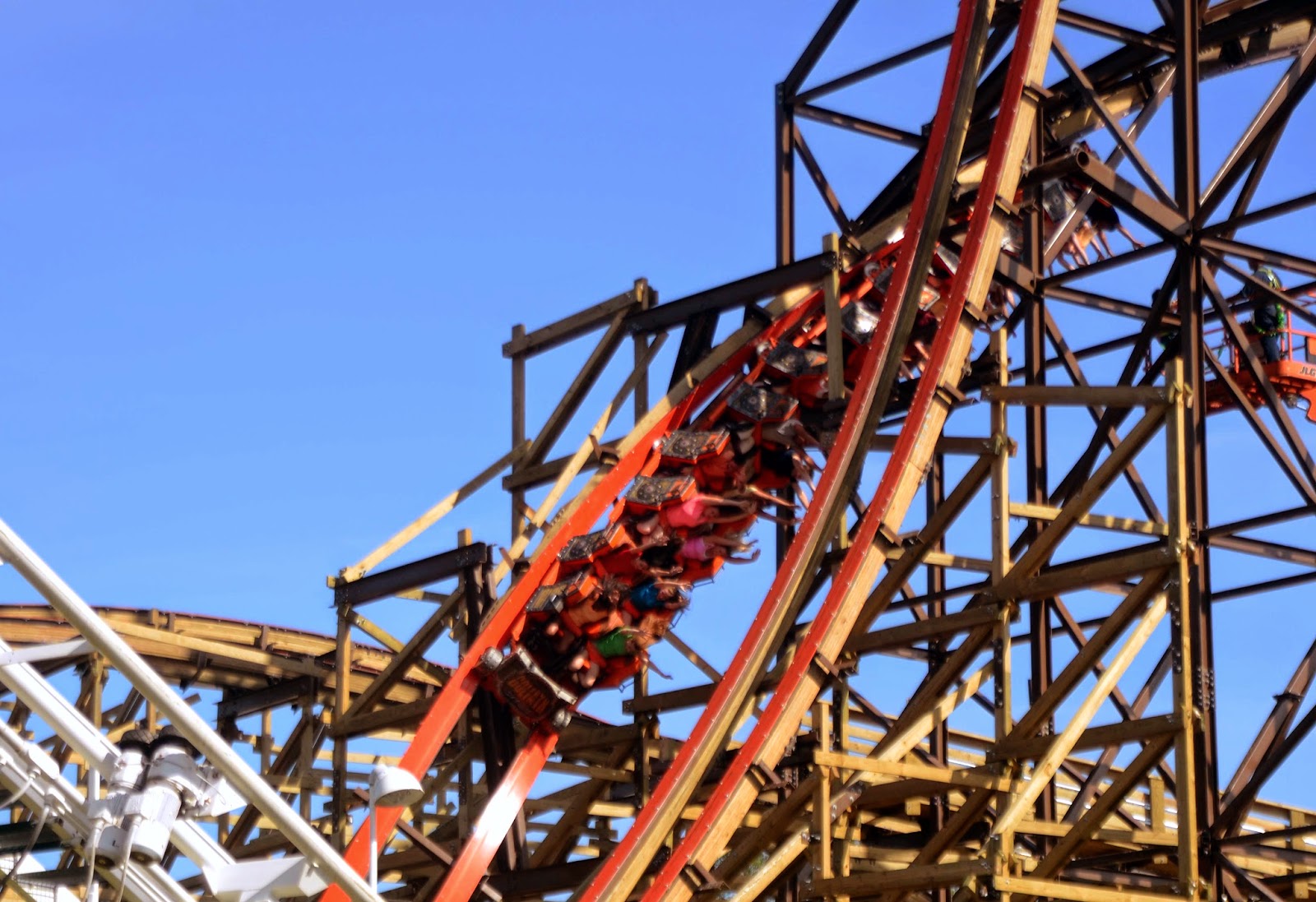 NewsPlusNotes: Scott And Carol Present - Goliath at Six Flags Great America