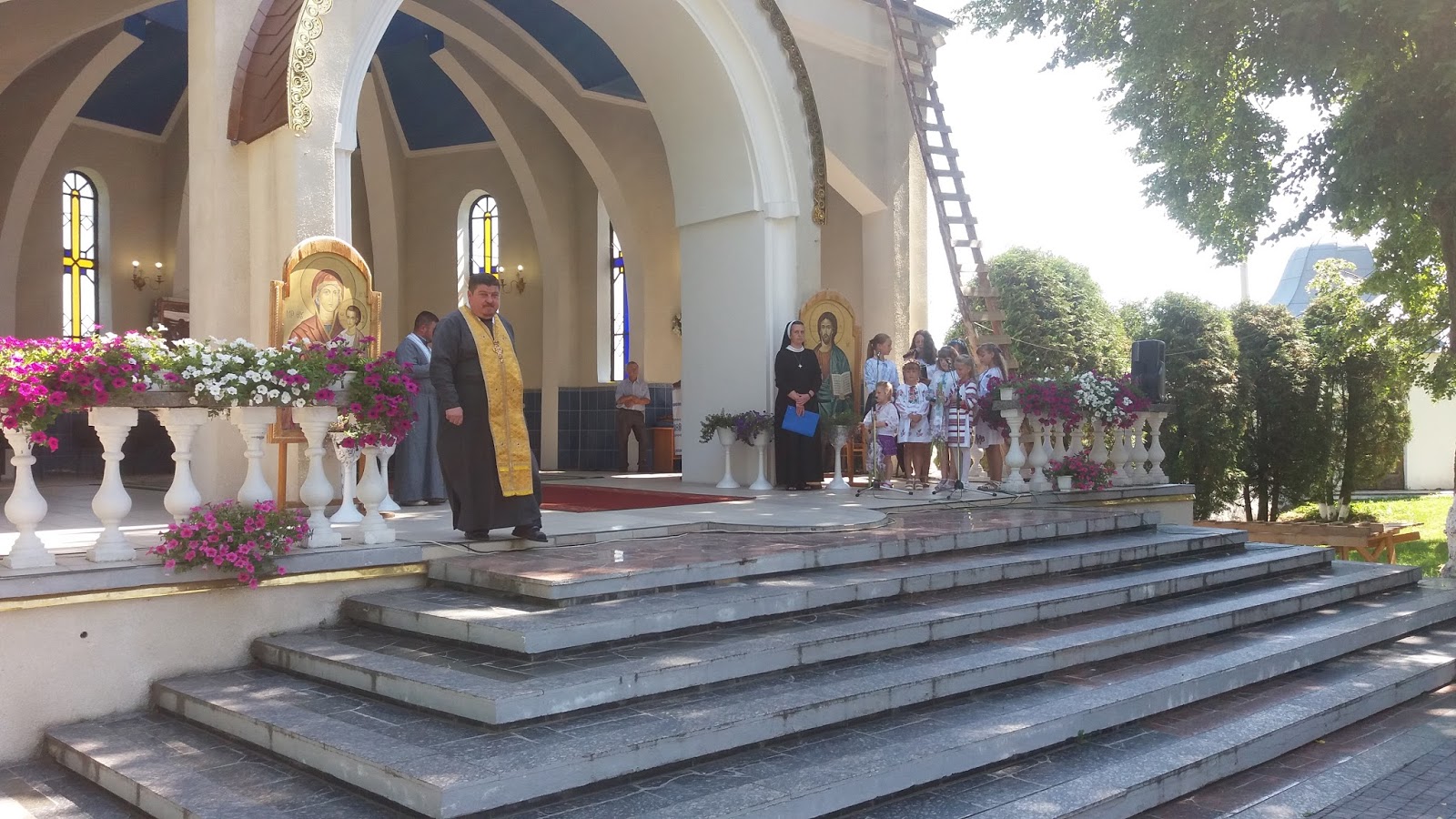 ЗАРВАНИЦЯ Парафіяльна церква Пресвятої Тройці та Покров Пресвятої ...