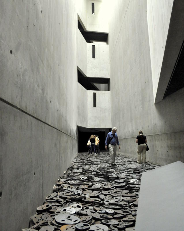 Tomatoes From Canada: Jewish Museum, Berlin