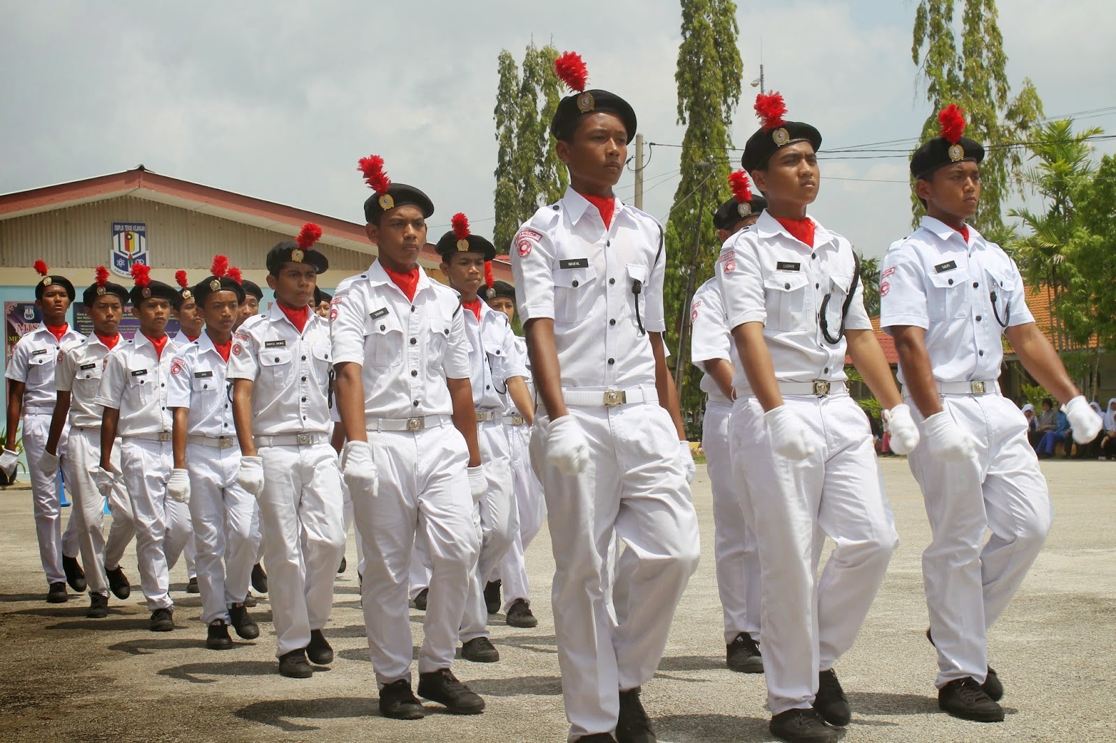 Unit Beruniform SMKA Simpang 5 - CR: Persatuan Bulan Sabit Merah