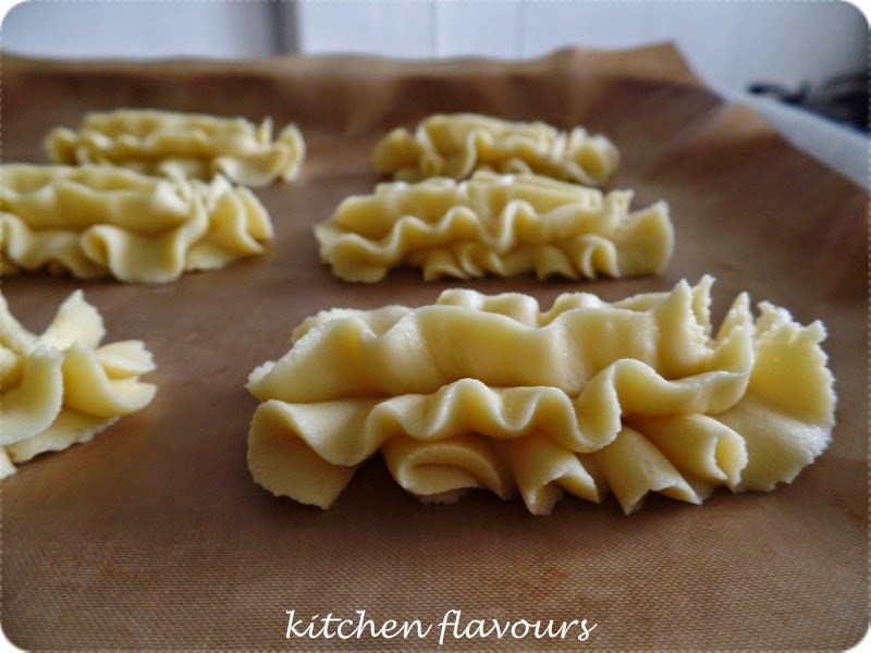 kitchen flavours: Viennese Shortbread : Bake-Along #77