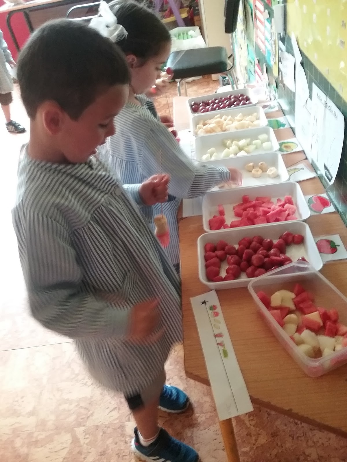 ENEBLOGGA: JUGANDO CON LA FRUTA