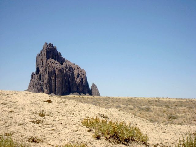 Living Rootless: Tsé Bitʼaʼí - Shiprock - the Sacred and the Banal