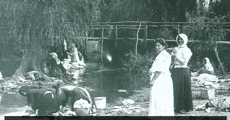 Lavanderas en la calle Decroly | Lavaderos públicos
