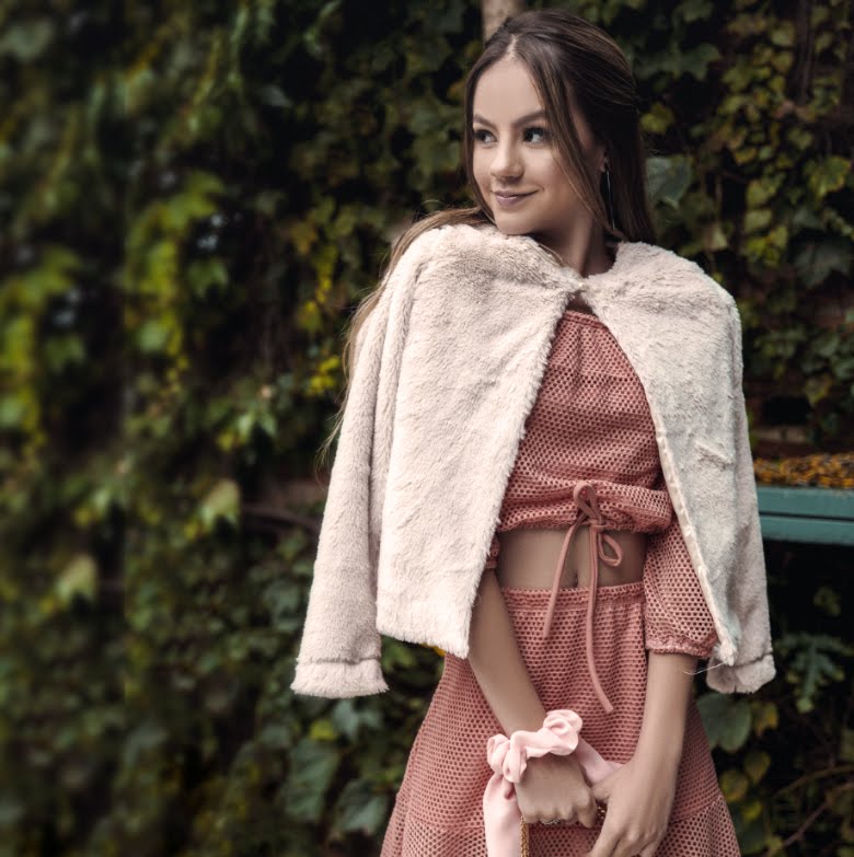 Bela Fernandes Wallpaper 22