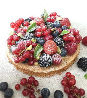 Tarte dacquoise aux fruits rouges - En-K de gourmandises