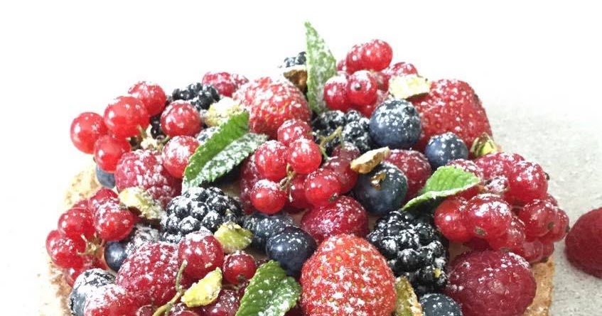 Tarte dacquoise aux fruits rouges - En-K de gourmandises
