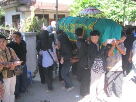 4 Tradisi Kematian di Pulau Jawa yang Masih Dilakukan Sampai Sekarang ...