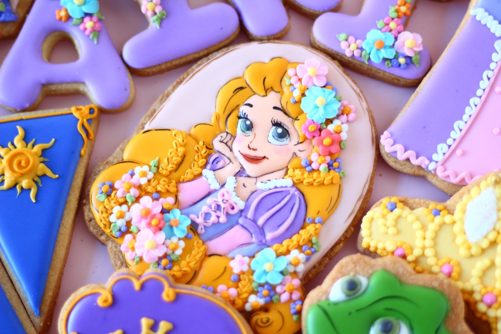 Sweeten your day.: ラプンツェルのアイシングクッキー Rapunzel icing cookies