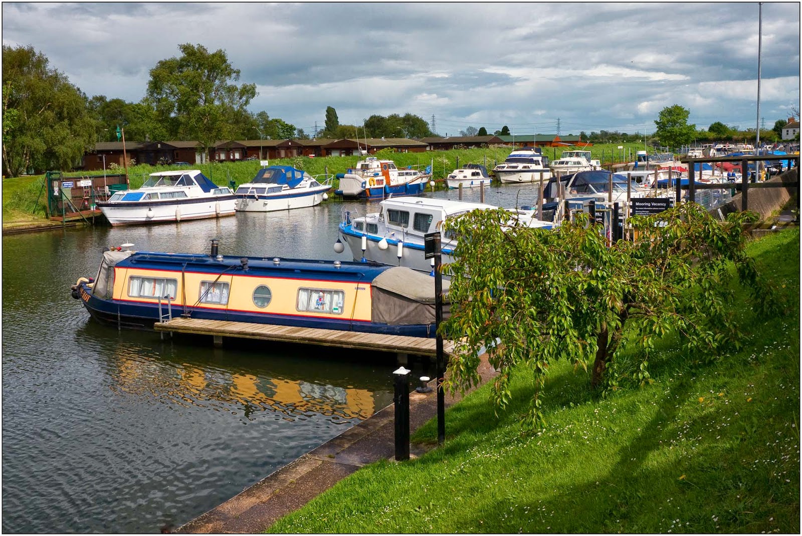 Lincolnshire Cam: Torksey Lock. (1 of 2)