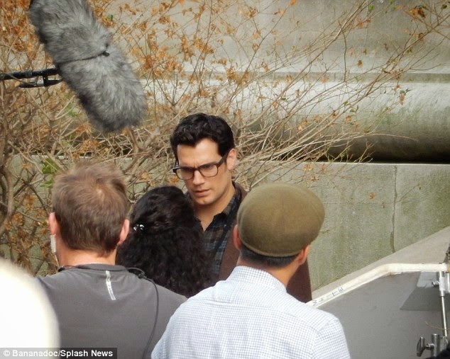 Henry Cavill News: Clark Kent Looking Sharp During Filming In Detroit