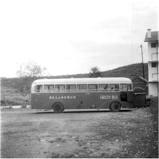 Princess Elizabeth Estate, Hillview: Green Bus No.5 at Princess ...