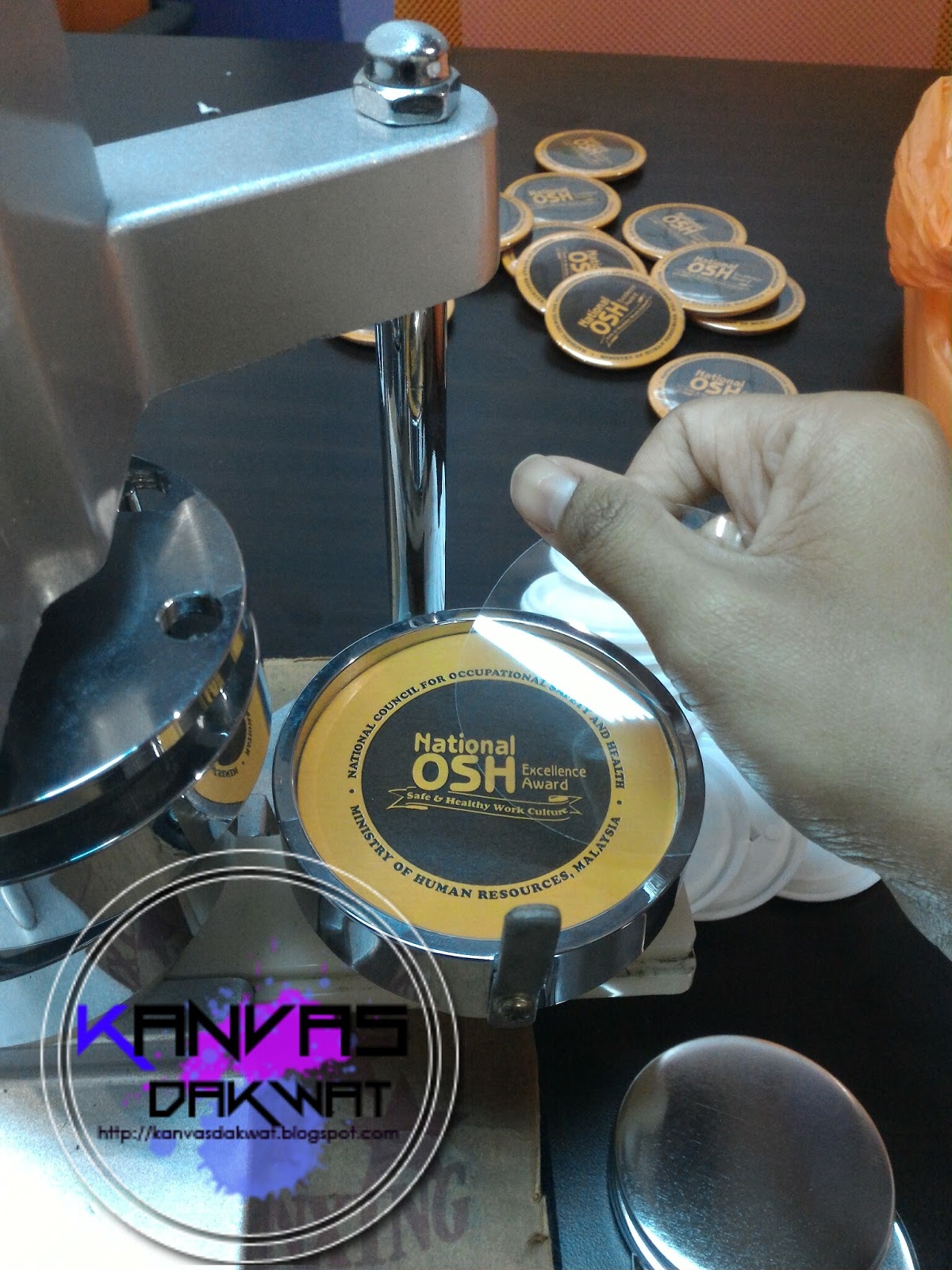 CARA MUDAH HASILKAN BUTTON BADGE MENGGUNAKAN MESIN - Mieza S