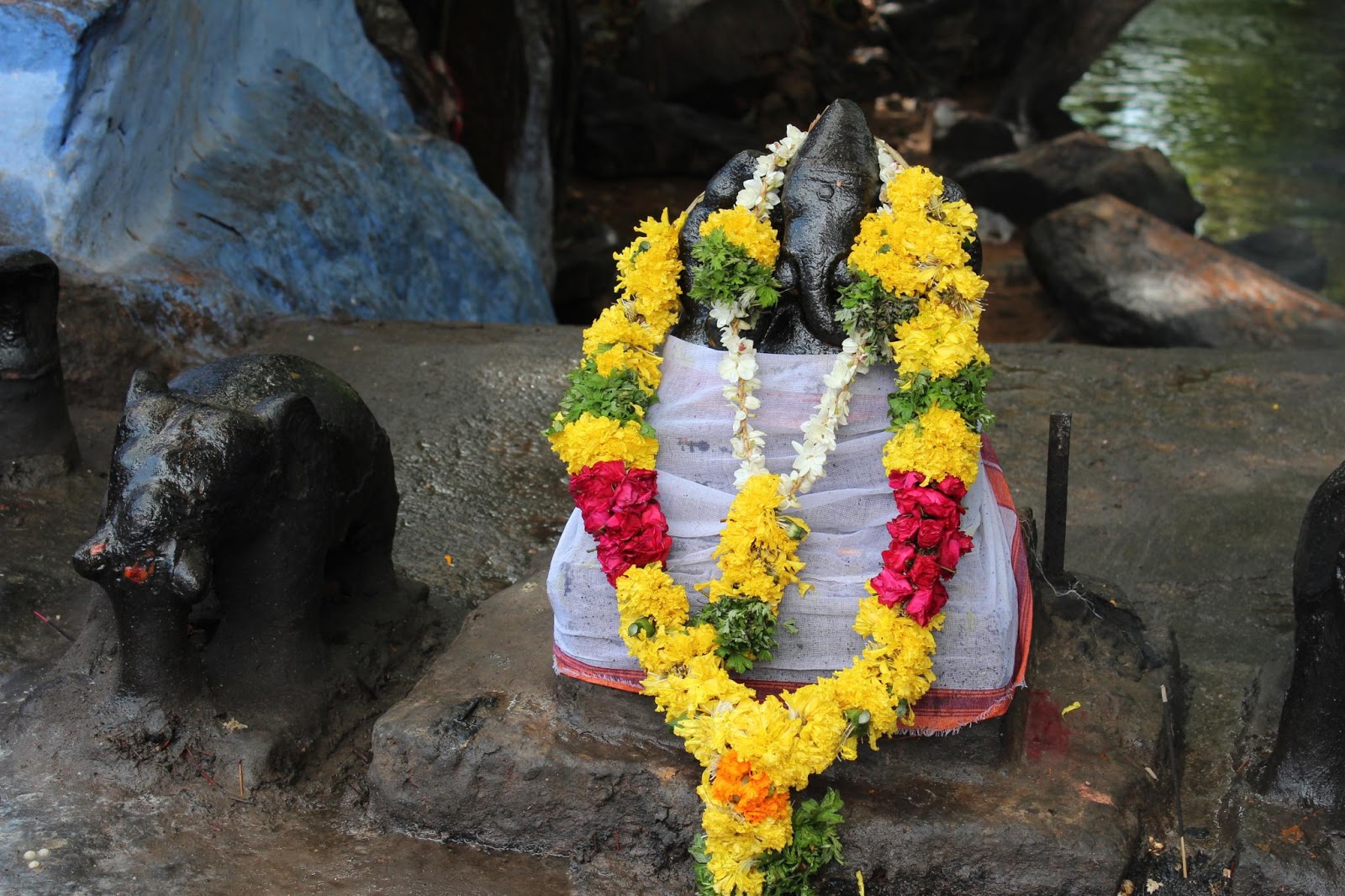 Tamilnadu Tourism: Sorimuthu Ayyanar Temple, Karaiyar – The Temple