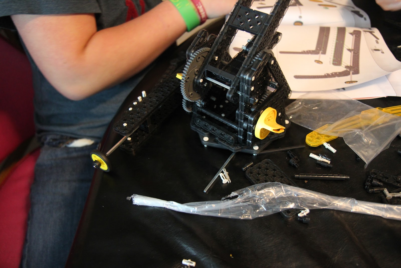 Review of the VEX Robotics Arm from Hexbug (Available at Best Buy)