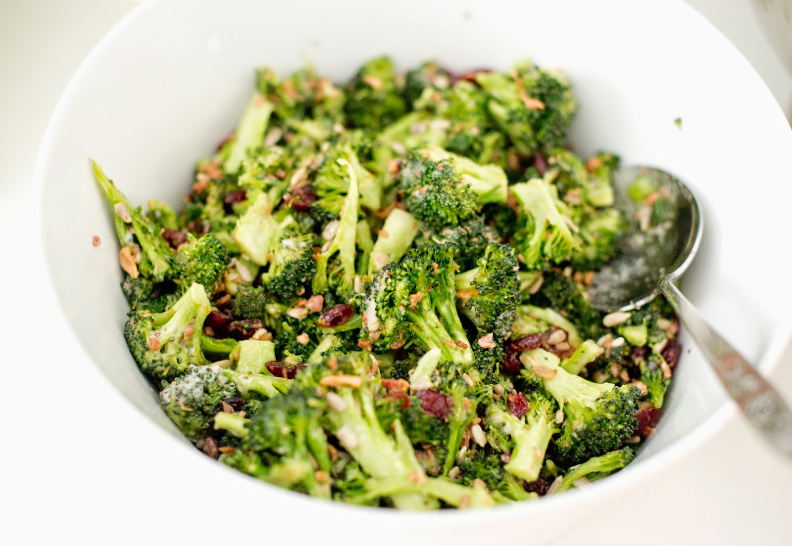 Domestic Fashionista: Easy Broccoli Salad Recipe