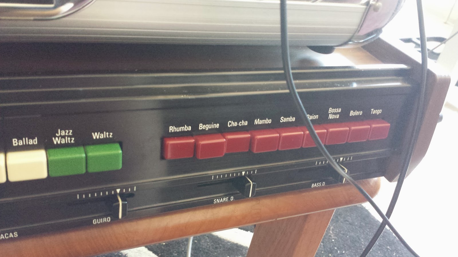 JonDent - Exploring Electronic Music: Roland TR-77 (Bentley Rhythm Ace ...