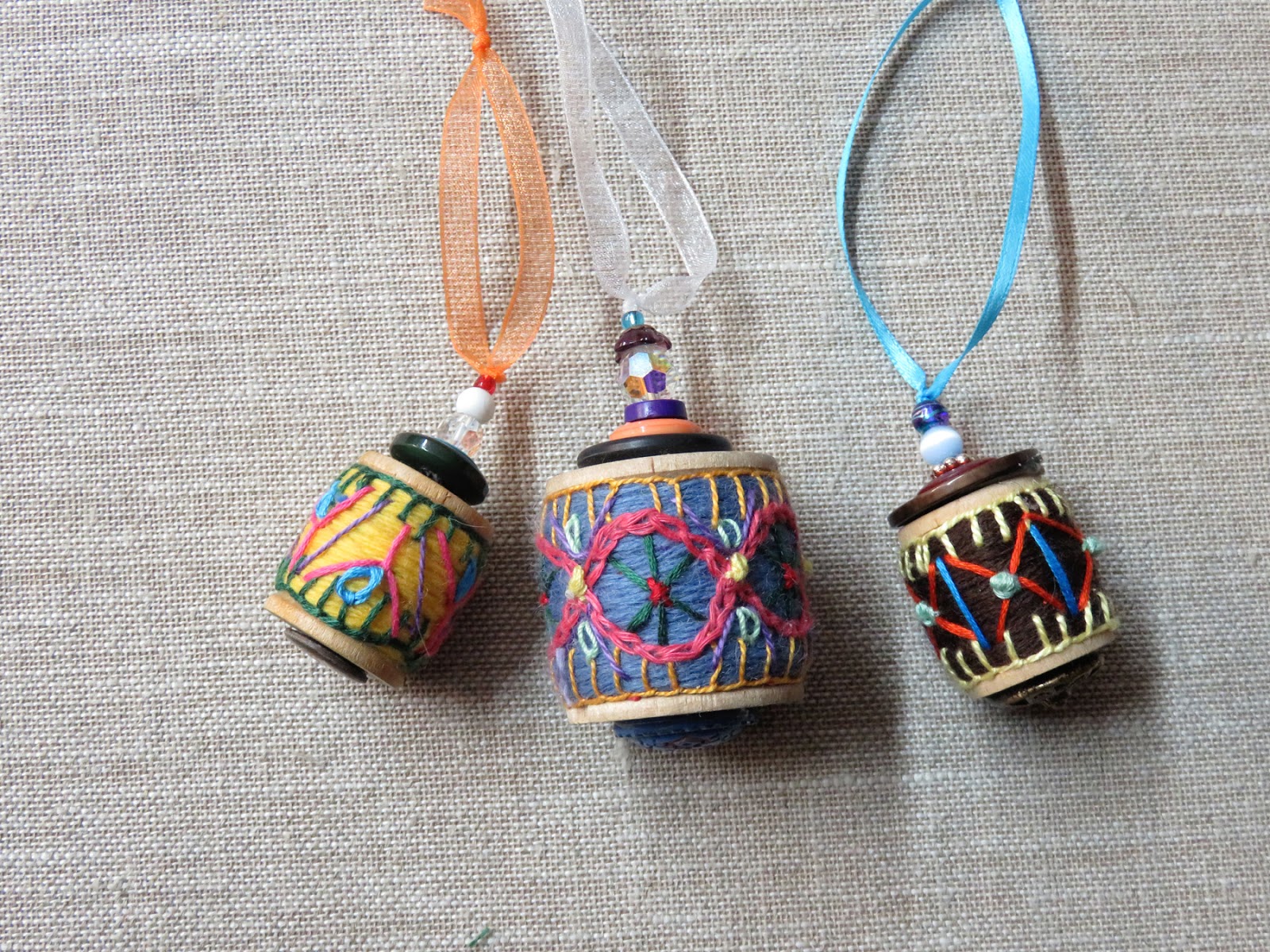 Art In Stitches: Wooden Thread Spool Ornaments