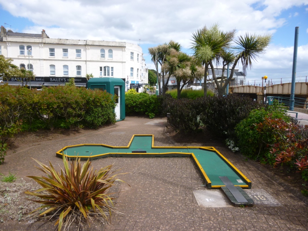 The Ham and Egger Files: Mini Golf in Dawlish