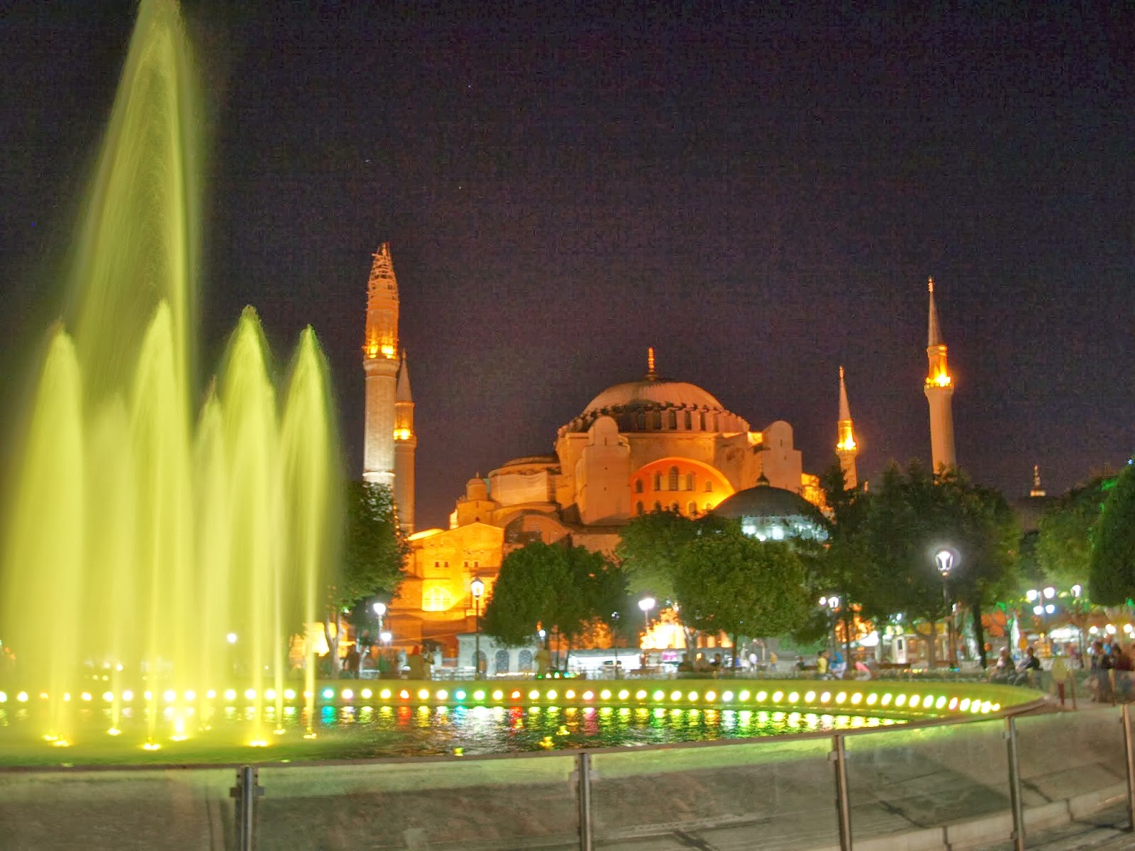 ΚΩΝΣΤΑΝΤΙΝΟΥΠΟΛΗ: ΑΓΙΑ ΣΟΦΙΑ (AYASOFYA CAMII).