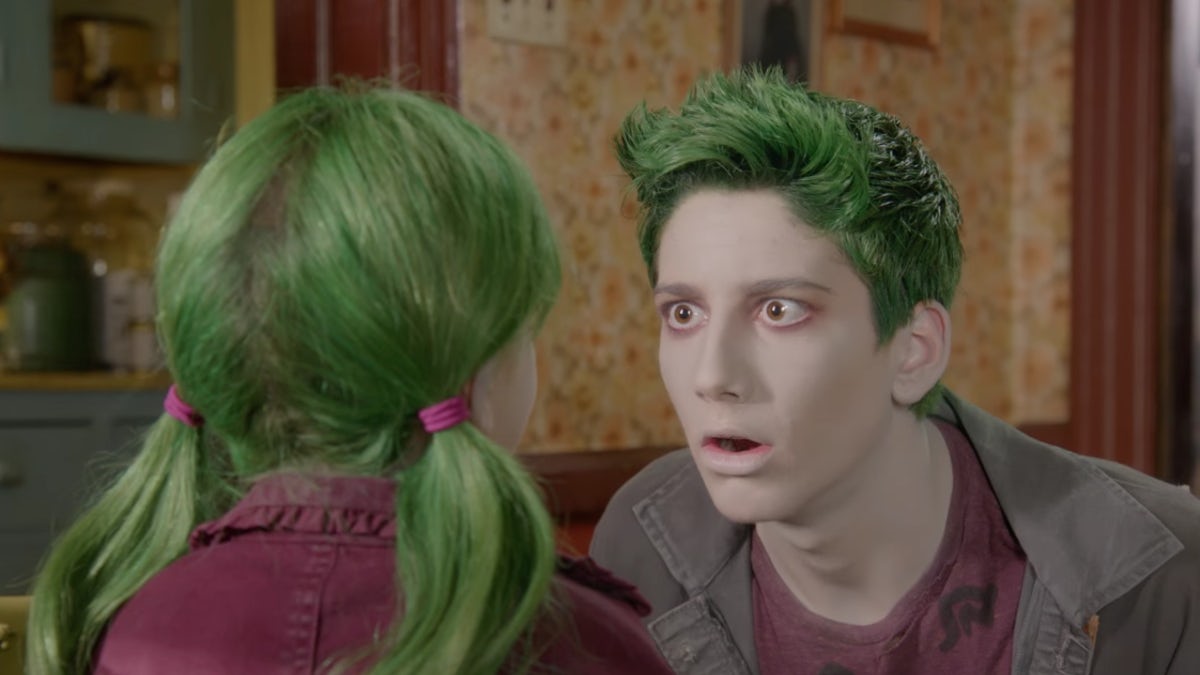 SNEAK PEEK : "Zombies" - 'Zoms' vs 'Poms'