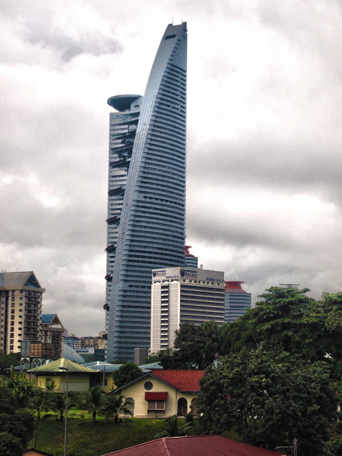 Tanganku Bukan Tanganmu: MENARA REBUNG TELEKOM
