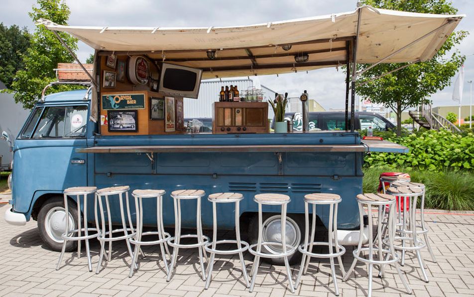 Just A Car Guy: nice... a portable bar