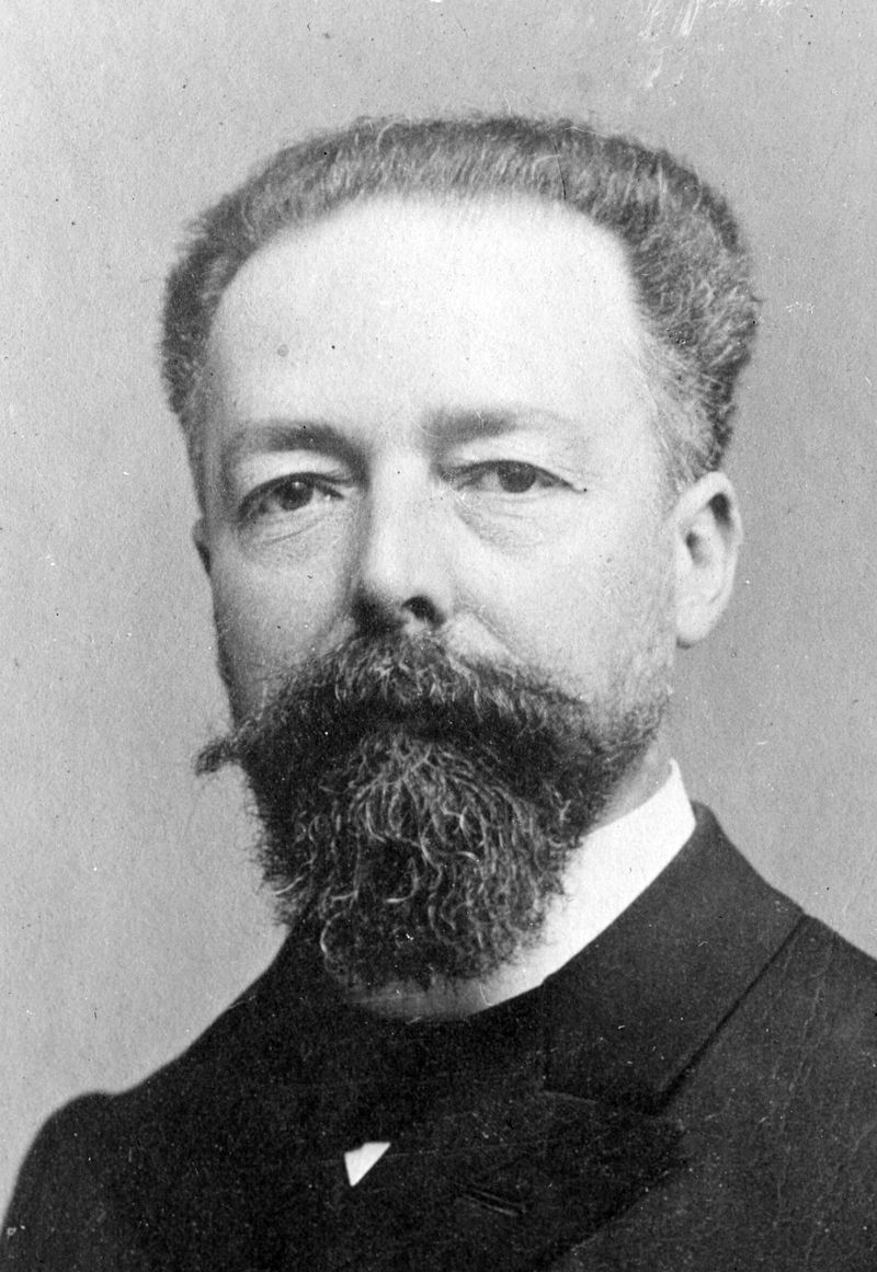 LÊ QUÝ ĐÔN KHUNG TRỜI KỶ NIỆM