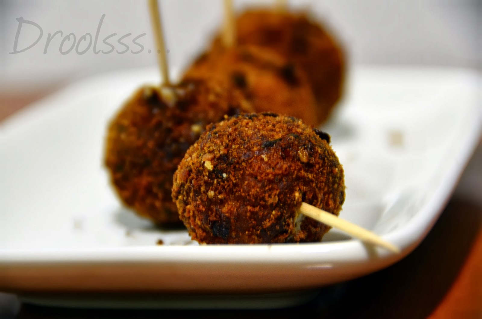 Droolsss . . .: Cheesy Chicken Balls