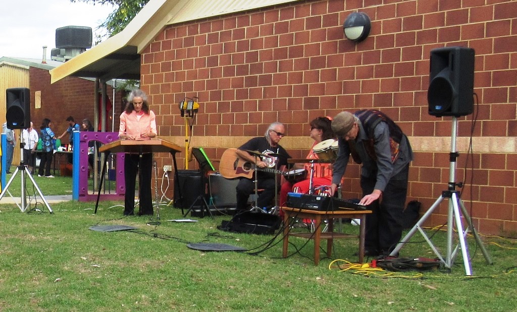 East Kenwick Primary School