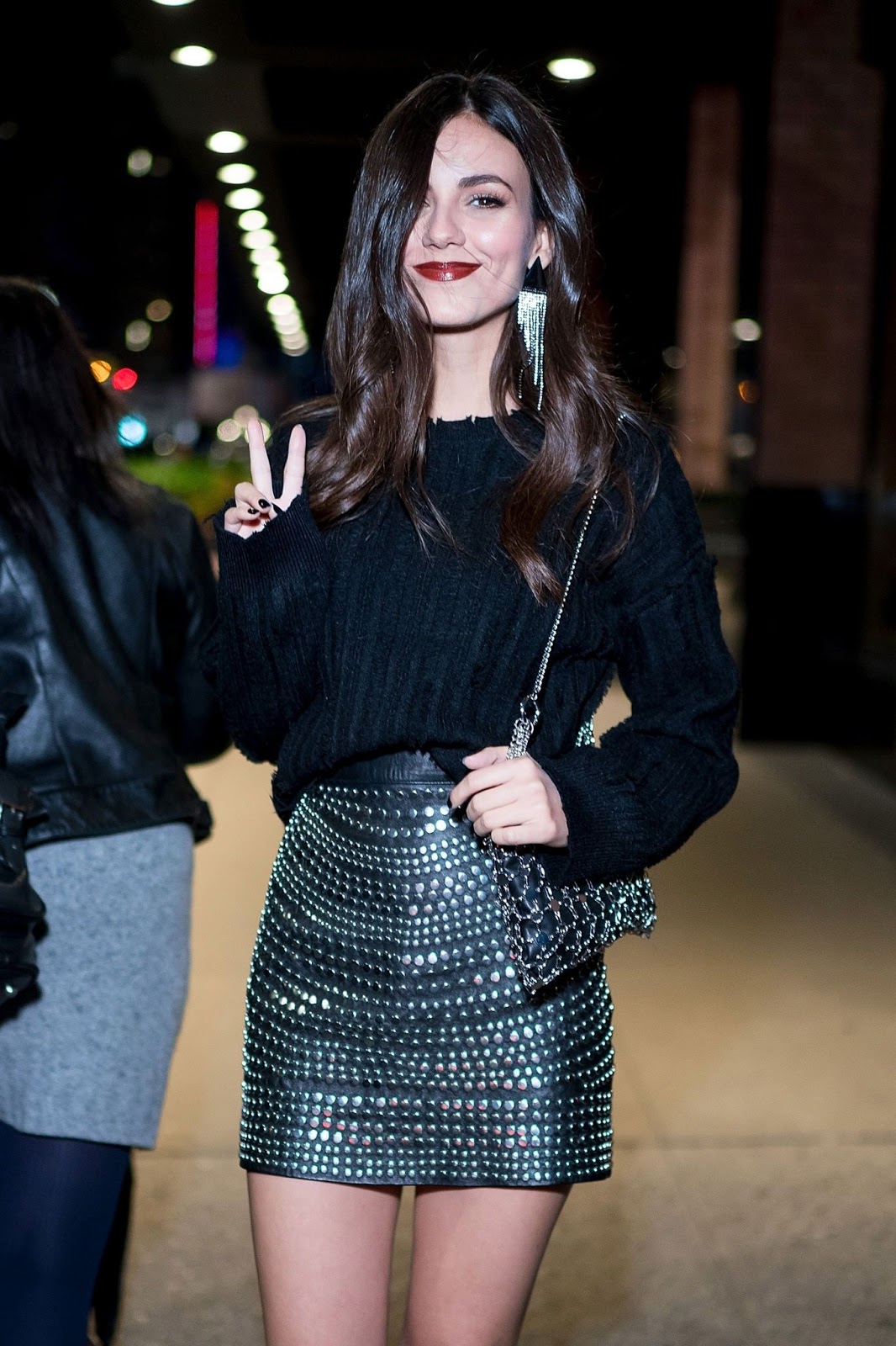 Lovely Ladies in Leather: Victoria Justice in a leather mini-skirt