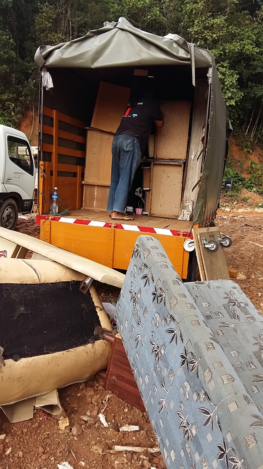 Lori Sewa Murah 017-3258908: Lori Buang Perabot & Sampah Kering 017-3258908