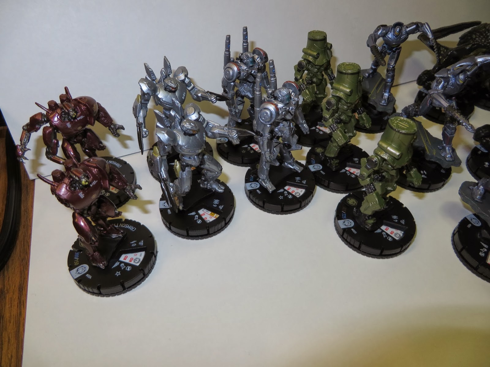 Real Minis: Pacific Rim wizkids heroclix in hand