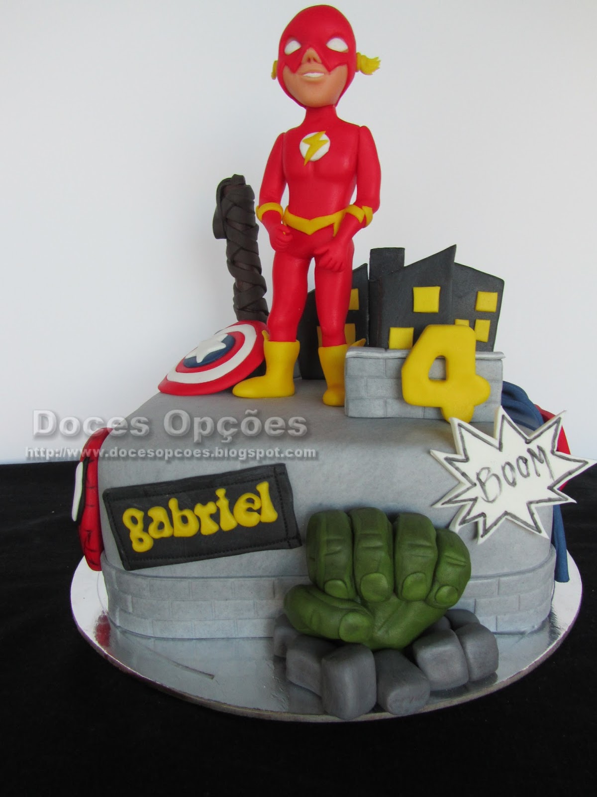 Doces Opções: Bolo Super Heróis