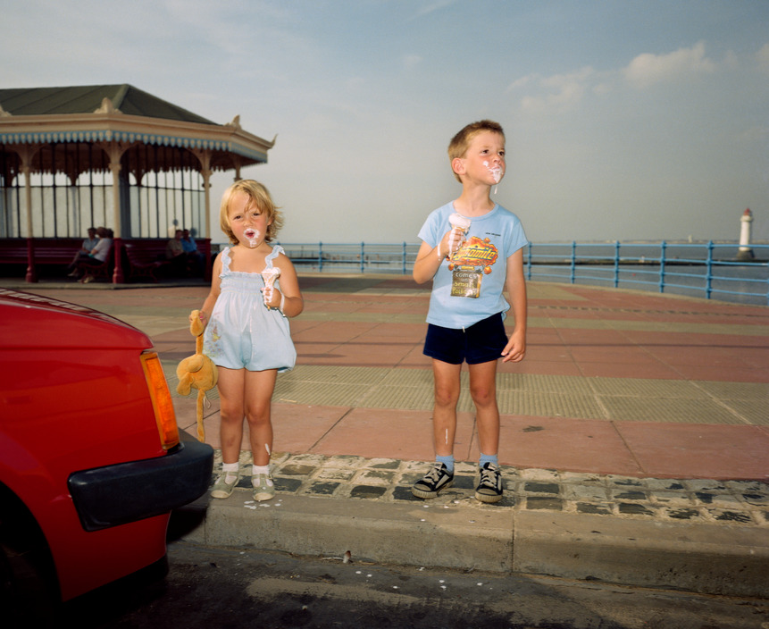 39 Photographs Reveal the Realities of New Brighton, a Working Class ...