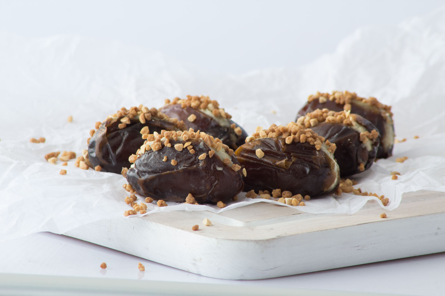 Las cosas de Cósima: DÁTILES CON GORGONZOLA Y CROCANTI DE ALMENDRAS