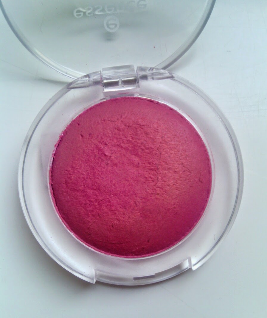 Essence Come to Town- kremasto rumenilo