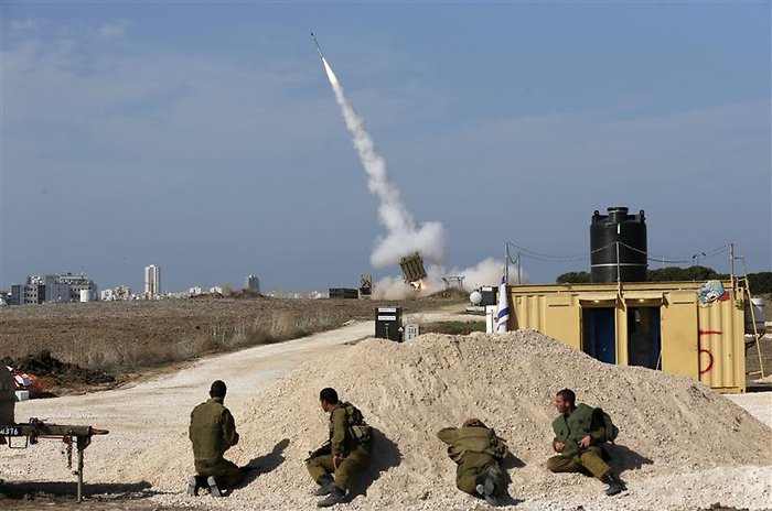 DUS IZ NIES !! Rare View...: DOME ROCKETS INTERCEPTING ARAB ROCKETS