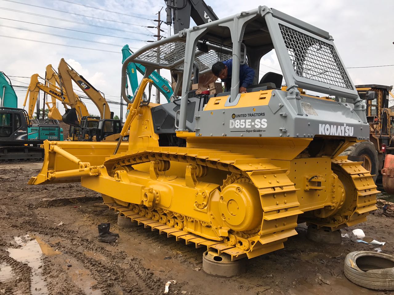 Pusat Jual Beli Alat Berat Bekas Terlengkap: Buldozer Komatsu D85ESS-2 ...