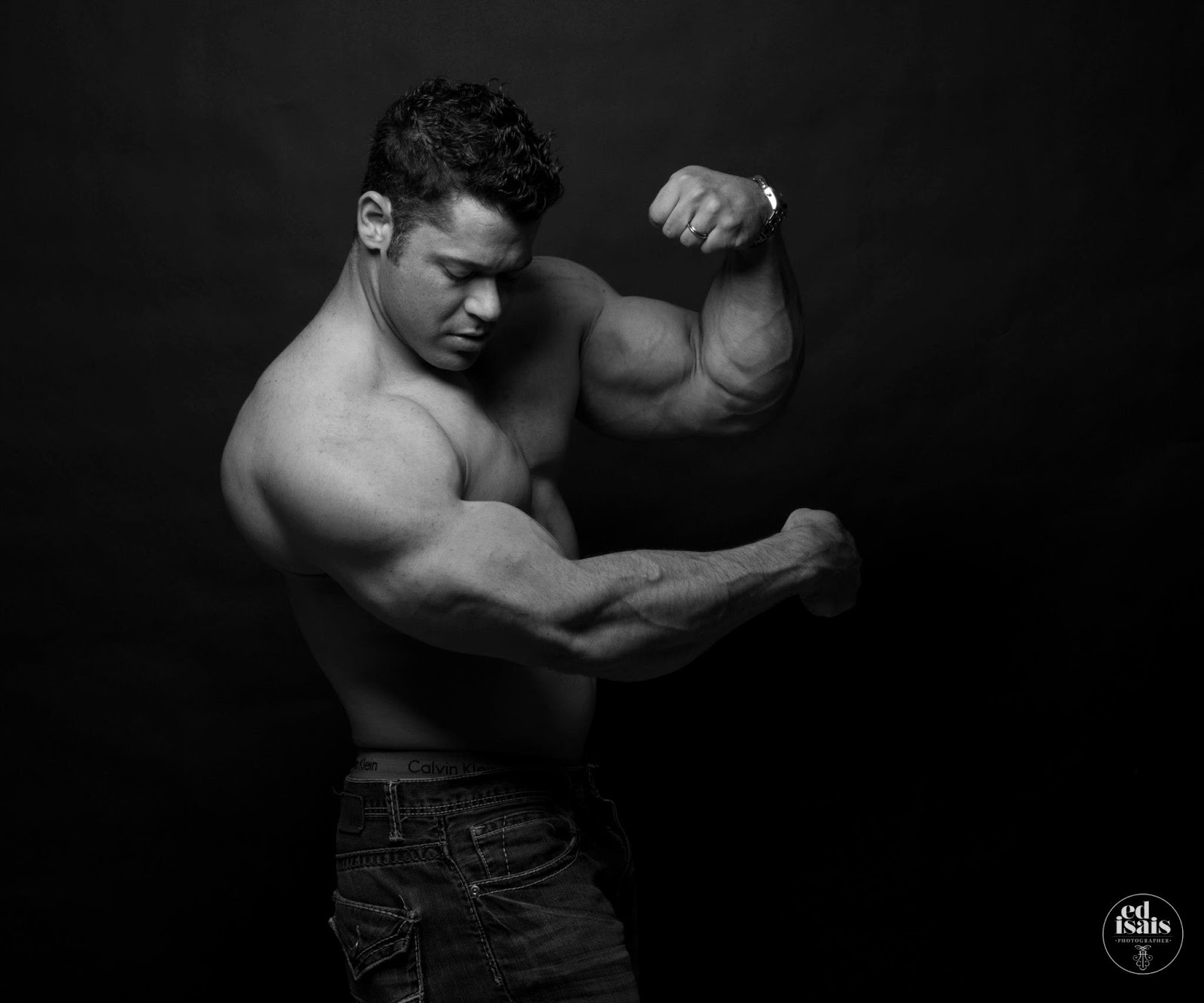 Muscle Lover: Mexican IFBB Pro bodybuilder Juan Carlos Graham