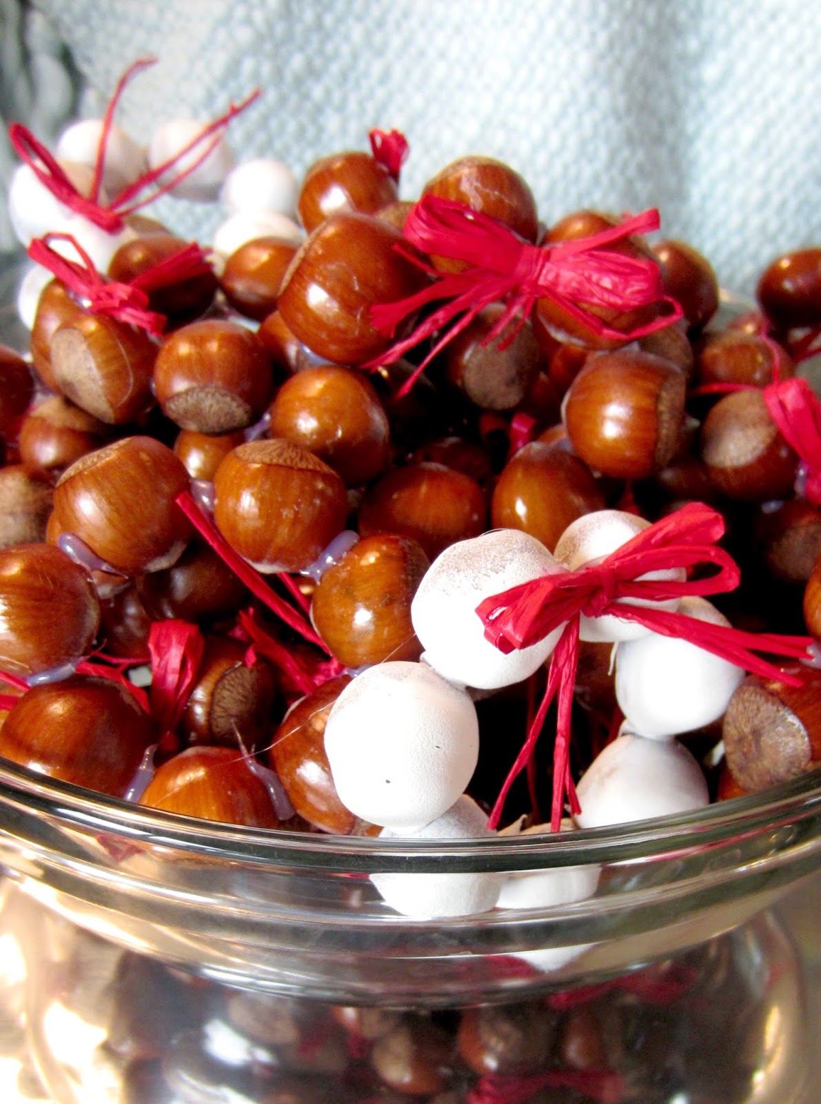 Live, Love and be Married: Hazelnut Wreath Ornament Tutorial