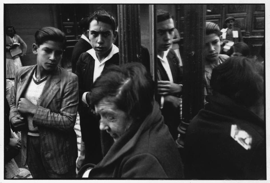 25 Amazing Black and White Photographs Capture Everyday Life in Spain ...