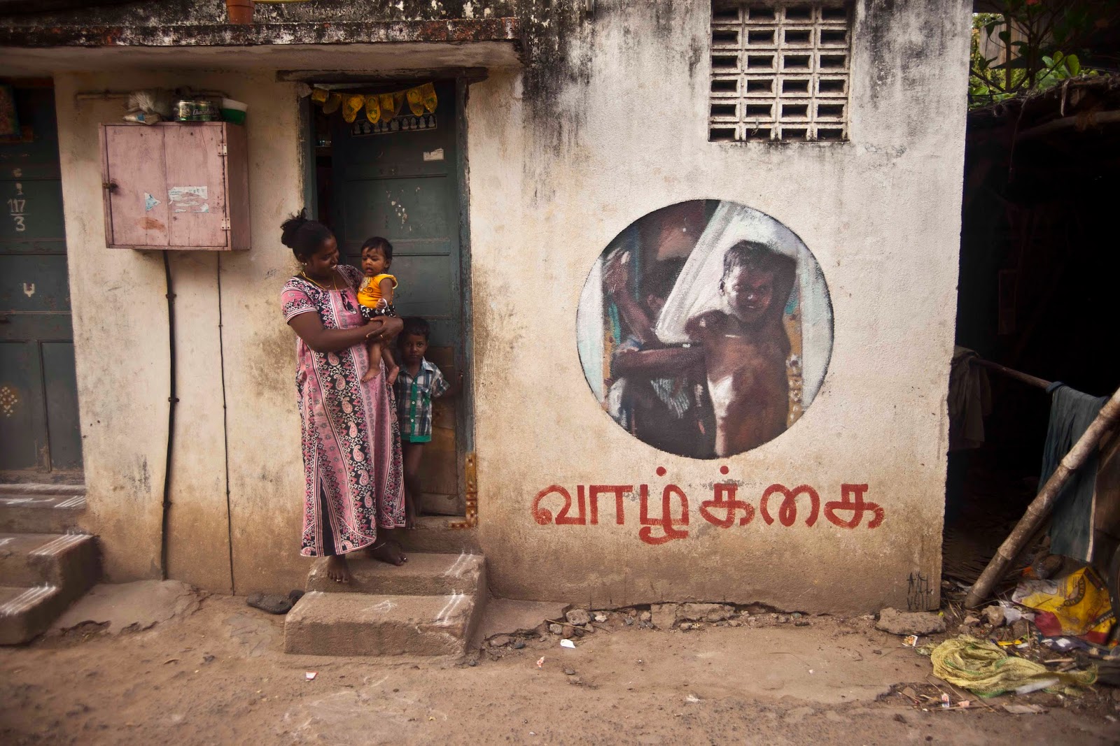Axel Void paints “Life”, a new street piece in Chennai, India ...