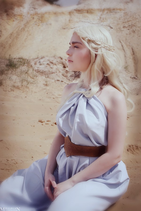 geek with curves: One Character, Different Costumes: Daenerys Targaryen