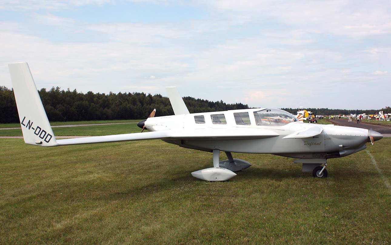 nhungdoicanh: Rutan 40/74 Defiant