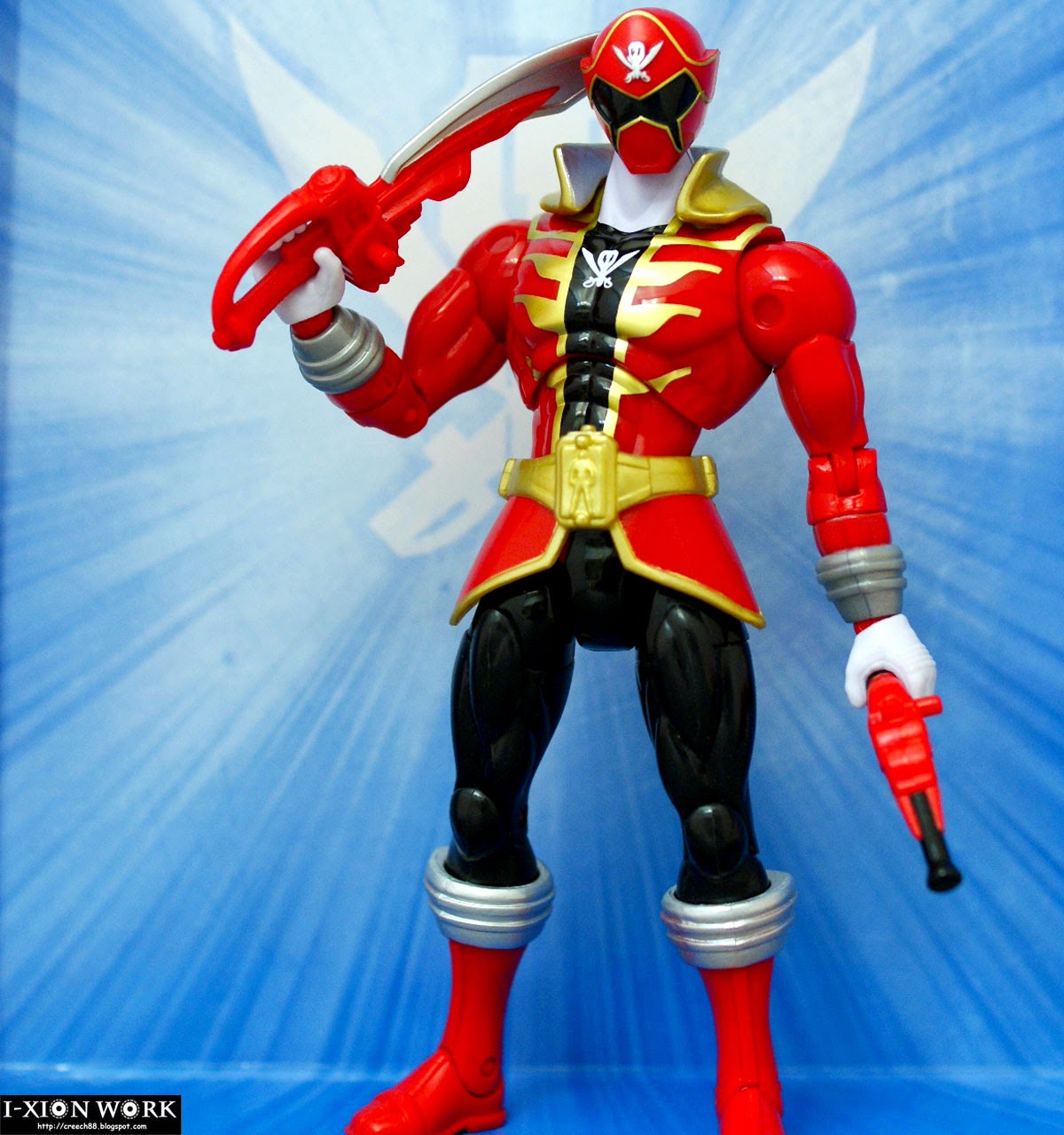 一眼看穿: Power Rangers Super Megaforce - Armored Super Mega Red