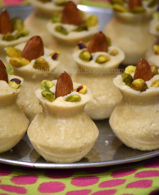 Shital's-Kitchen: Kaju Kalash