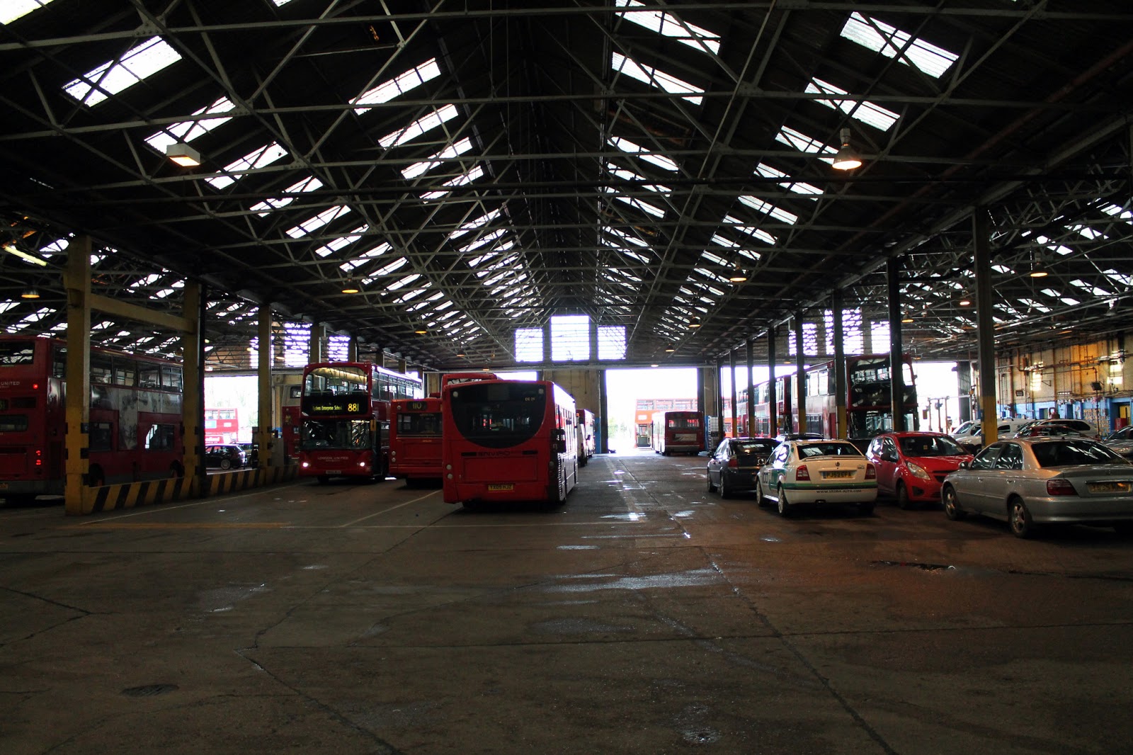 The Circle of London : London United Fulwell Garage [FW]